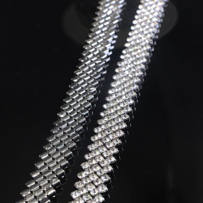 Cina l'ampio materiale d'argento del rame della collana del cristallo di rocca di 1.5cm per le donne copre il ODM in vendita