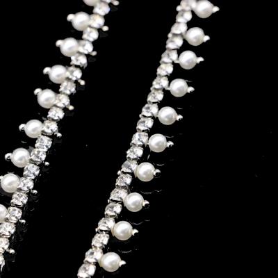 Cina Larghezza d'argento elettrolitica della collana del cristallo di rocca e della perla 0.9cm in vendita