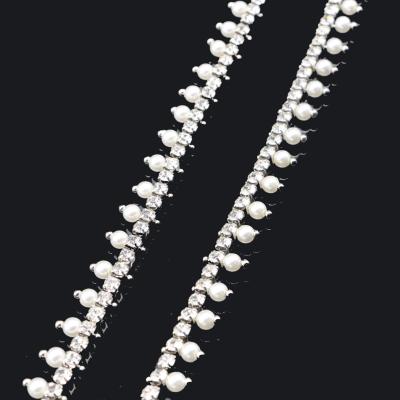 Cina Larghezza d'argento elettrolitica della collana del cristallo di rocca e della perla 0.9cm in vendita