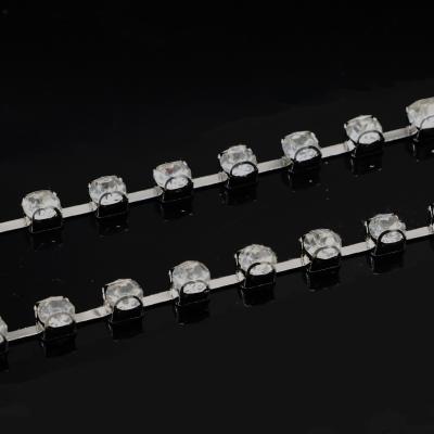 Cina La perla e la collana di rame del cristallo di rocca hanno intarsiato l'OEM rotondo del diamante di 5.89MM in vendita