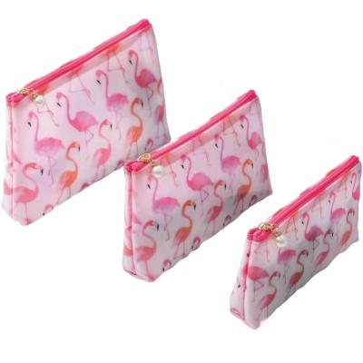 Cina Borsa cosmetica glassata del PVC, borsa di trucco del triangolo che stampa il modello rosso del fumetto in vendita