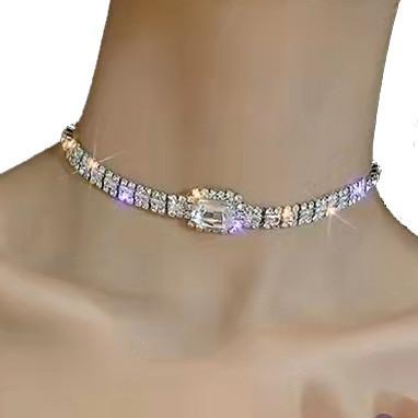 Cina Alloy Material Pearl And Rhinestone Necklace With Shiny Crystal Diamond in vendita