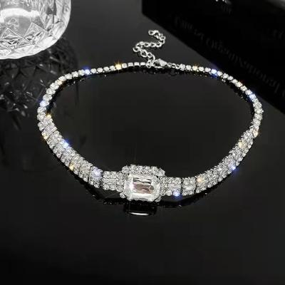Cina Alloy Material Pearl And Rhinestone Necklace With Shiny Crystal Diamond in vendita