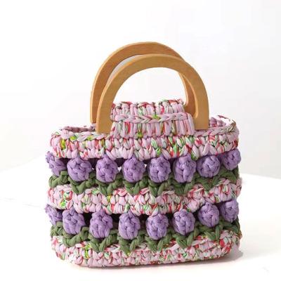 Cina La maniglia di legno lavora all'uncinetto la borsa Tulip Flower tessuta a mano 16cm×15cm×6cm in vendita