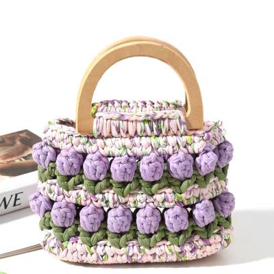 Cina La maniglia di legno lavora all'uncinetto la borsa Tulip Flower tessuta a mano 16cm×15cm×6cm in vendita