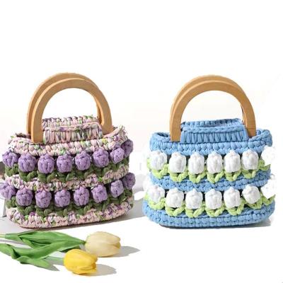 Cina La maniglia di legno lavora all'uncinetto la borsa Tulip Flower tessuta a mano 16cm×15cm×6cm in vendita