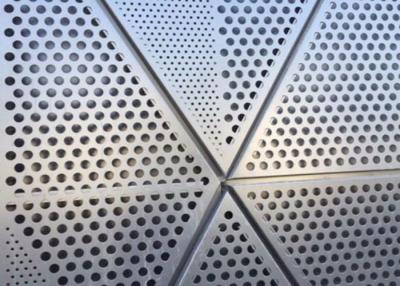 Cina Lo strato di alluminio 3mm inossidabile con i fori, rivestimento del mulino ha perforato la maglia di alluminio in vendita