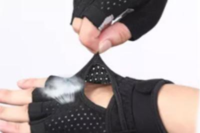 Cina Mezzo OEM Logo Workout Gym Gloves dei guanti di sollevamento pesi di forma fisica del dito in vendita