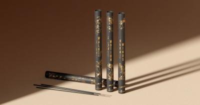 China 0.3oz Recyclable Kraft Cardboard Push up Lipstick Paper Tube Packaging Round Paper Container for Cosmetic Lip Balm Deodorant for sale