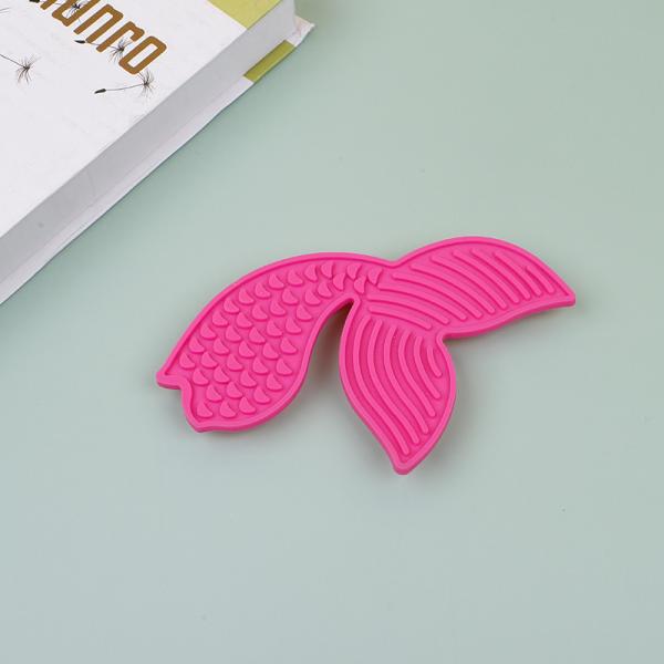 Quality Color Cleaner Make Up Brushes Silicon Mat Fishtail Makeup Brush Cleaning Pad for sale