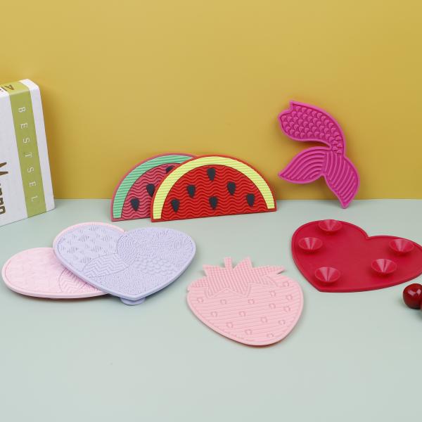 Quality Color Cleaner Make Up Brushes Silicon Mat Fishtail Makeup Brush Cleaning Pad for sale