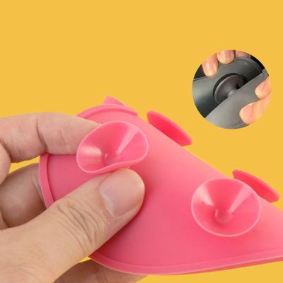 Cina Matto per trucco in silicone a forma di cuore Suction Cup Brush Cleaning Pad in vendita