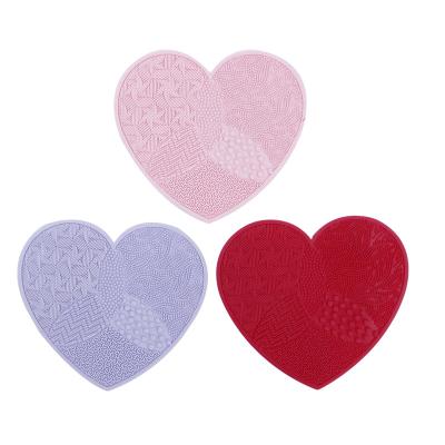 Cina Matto per trucco in silicone a forma di cuore Suction Cup Brush Cleaning Pad in vendita