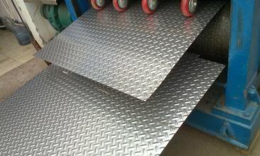 Cina SEDERE a quadretti laminate a caldo di acciaio inossidabile del piatto piatto di Durbar dell'acciaio inossidabile di 300 serie in vendita