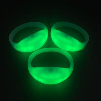 China DMX Wireless Controller for 15 Color and Light Modes on Remote Controlled LED Bracelets with Silicone Design for sale