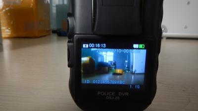 Cina Sensore d'uso di Megapixel CMOS della carta 5,0 di G TF delle macchine fotografiche 32 del corpo della polizia senza fili di IR in vendita