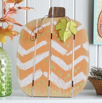 Cina Placca di legno del pallet di ringraziamento di forma della zucca, placche di legno rustiche della parete di arte in vendita