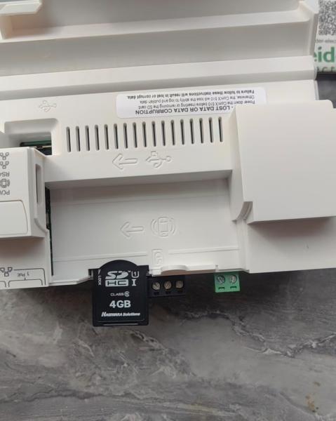 Quality Schneider Electric EBX510 ComX510 Energy Server Gateway 24 VDC 4GB SDRAM for sale
