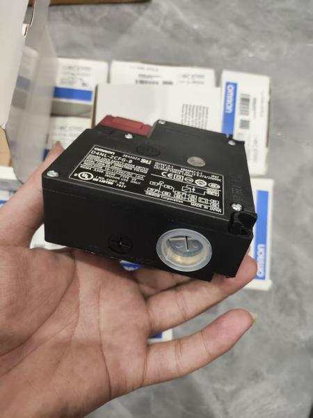 Quality Omron D4NL-2CFG-B Guard Lock Safety Door Switch Ultimate IP67 Protection EN ISO for sale