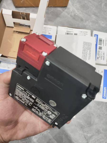 Quality Omron D4NL-2CFG-B Guard Lock Safety Door Switch Ultimate IP67 Protection EN ISO for sale