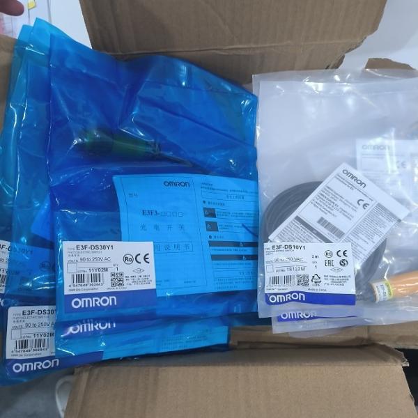 Quality Omron E3F-DS10Y1 90-250VAC 10CM Cylindrical M18 Diffuse Photoelectric Sensor for sale