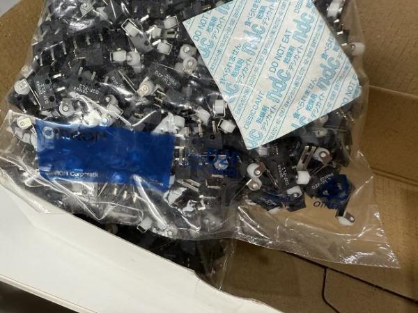 Quality Omron D2F-FL2 1A Basic Micro Switch Low Operating Force 0.74 N Hinge Roller for sale