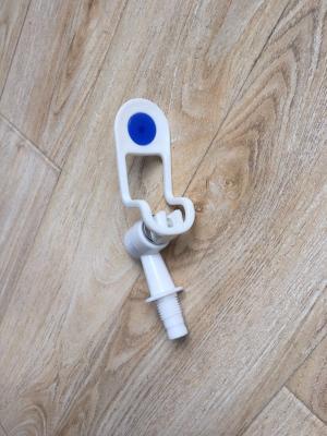 China Duwtype Witte Plastic de Tapkraan Binnen/Buitenschroef van de Waterautomaat Geen Lekkage Te koop