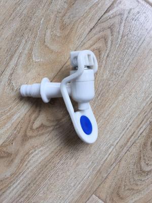 China Duwtype Witte Plastic de Tapkraan Binnen/Buitenschroef van de Waterautomaat Geen Lekkage Te koop
