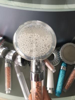 Cina Filtro da acqua a monte negativo della doccia di massaggio del germanio dello ione per il filtro portatile dalla doccia in vendita