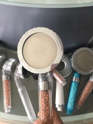 Cina Filtro da acqua a monte negativo della doccia di massaggio del germanio dello ione per il filtro portatile dalla doccia in vendita