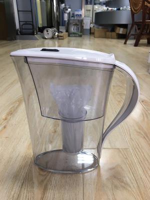 中国 2.5L / 1.3LカウンタートップのBritaのアルカリ水差し/浄水の水差し 販売のため
