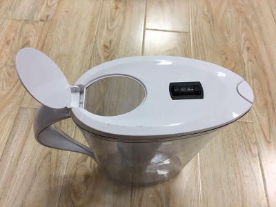 中国 2.5L / 1.3LカウンタートップのBritaのアルカリ水差し/浄水の水差し 販売のため