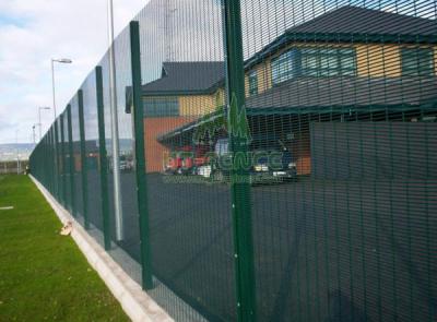 China Serried horizontal wire fence for sale