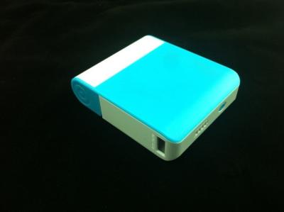 Chine Chargeurs de batterie bleus de téléphone portable avec le miroir, batterie de banque de la puissance 6600mah à vendre