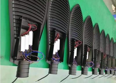 Cina SMD ha condotto lume di alluminio della lampada di via del nero dell'iluminazione pubblica 50W 100W 150W 200W l'alto 6500k ha condotto l'iluminazione pubblica in vendita