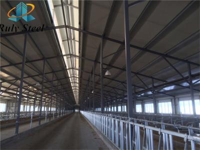 Cina 4000 Sq Meters Steel Structure Building Warehouse with EPS / Rock Wool/PU/Fiber Glass Sandwich Panel Insulated Cladding in vendita