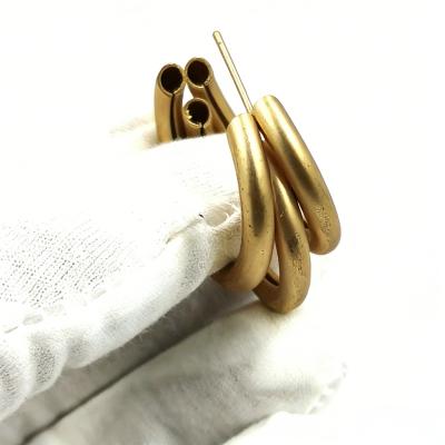 China Customizable Lightweight Gold Tone Earrings With Electroplated Vintage Copper Finish for sale