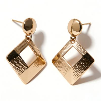 China Customizable Gold Tone Earrings Textured Square Geometric Drop Earrings for sale