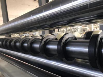 Cina Macchina di Rewinder della taglierina di carta kraft per fendere e riavvolgere carta da rotolo enorme a piccolo rotolo in vendita