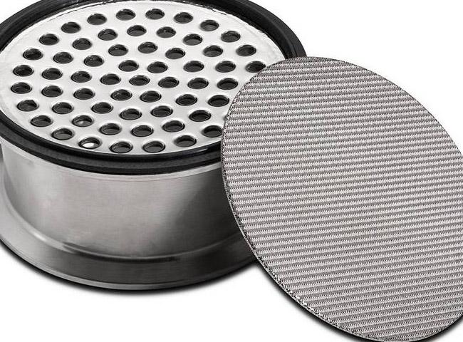 Sintered mesh extractor components