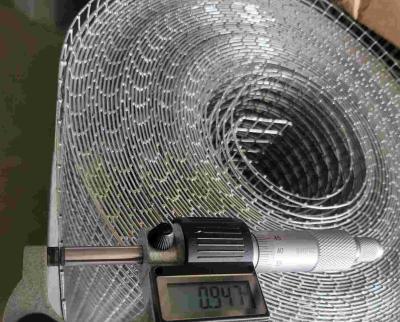 China 2.5-25cm Hole Galvanized Welded Wire Mesh Panels 1 2 Inch By 1 Inch for sale