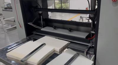 中国 一次的な中程度効率HEPAフィルタープリーツ機 1分あたり1メートル 販売のため