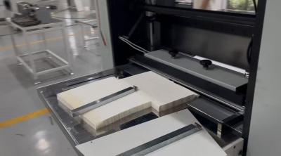 中国 一次的な中程度効率HEPAフィルタープリーツ機 1分あたり1メートル 販売のため