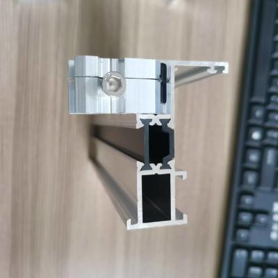 Cina Angolo di montaggio in alluminio estruso per camere di 39 × 40 con vite centrate o spostate in vendita