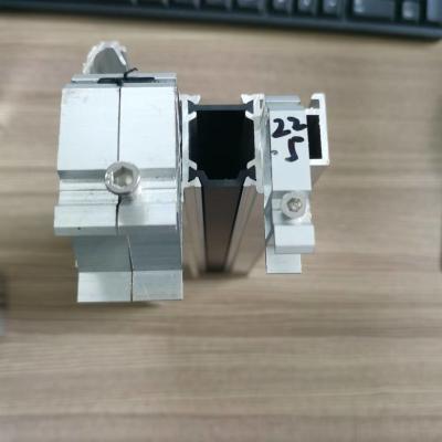 Cina Angolo di montaggio in alluminio estruso per camere di 39 × 40 con vite centrate o spostate in vendita