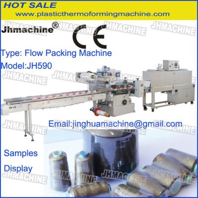 China los hilos automáticos encanillan la empaquetadora polivinílica de /Flow de la embaladora dentro del túnel del encogimiento en venta
