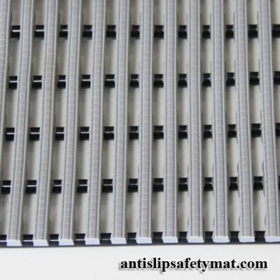 Cina Pavimento impermeabile Mat Non Slip Open Grid di sicurezza del PVC 90 cm in vendita