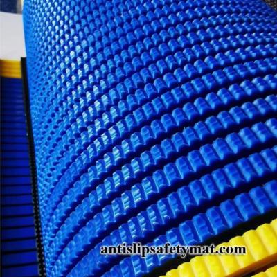 Cina Tappetino di sicurezza antiscivolo resistente da 13 mm Tappetino industriale in PVC di lusso in vendita