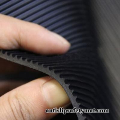 China 4mm Thick Corrugated Fine Rib Rubber Runner Mats Waterproof For Hallways for sale