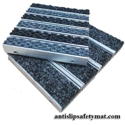 Cina Tappetini di sicurezza per pavimento in alluminio 20 mm antiscivolo 6063 T5 in vendita
